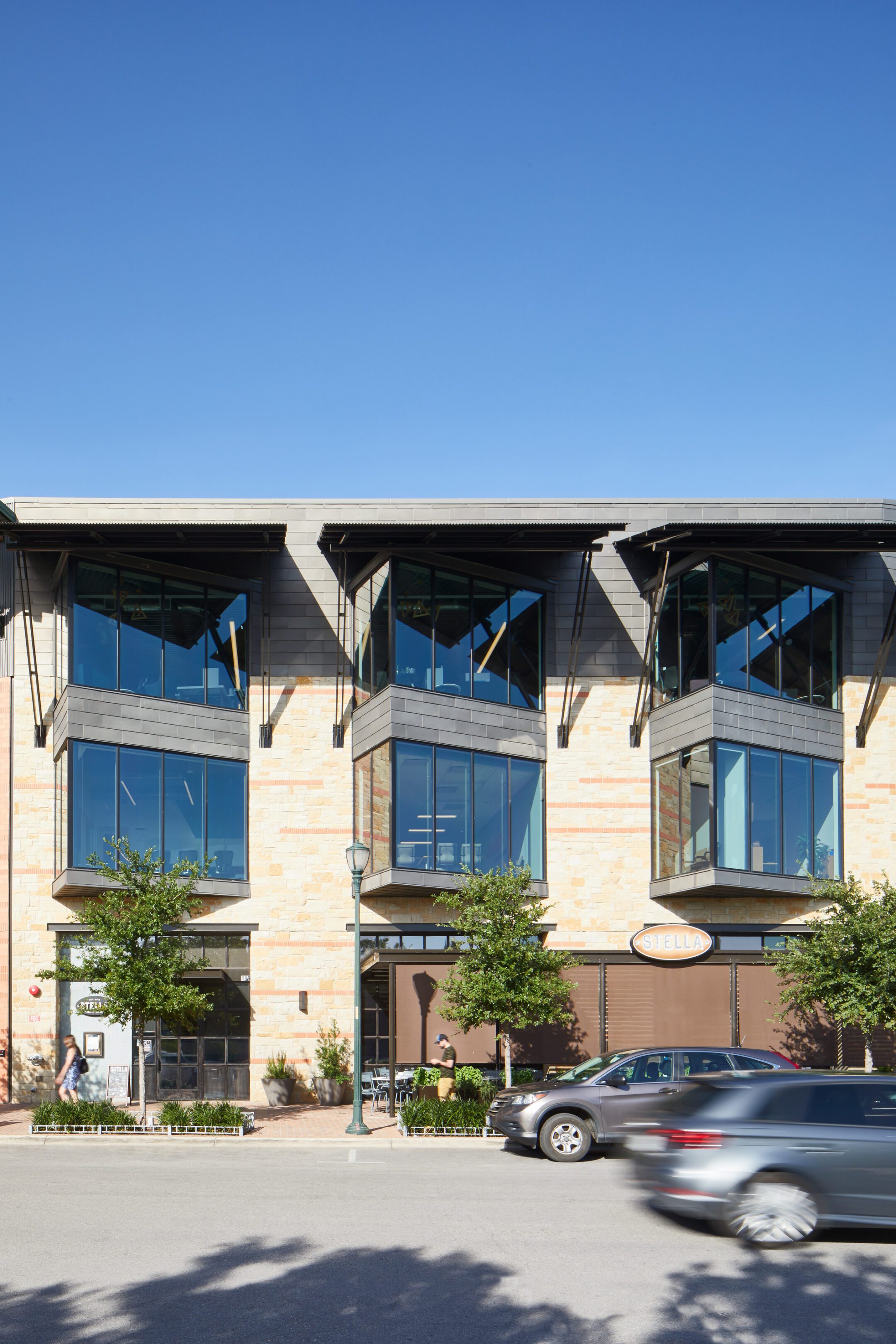 Mueller Diamond Building — Lake Flato